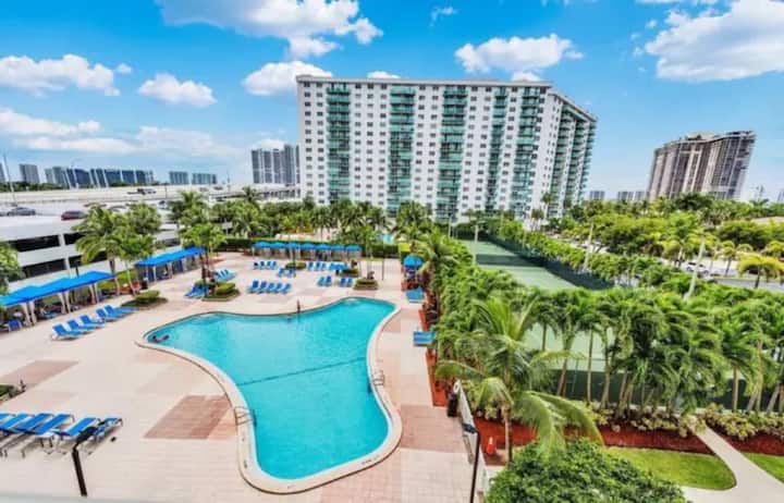 Condo With Stunning View Str-01307 - Sunny Isles Beach, FL
