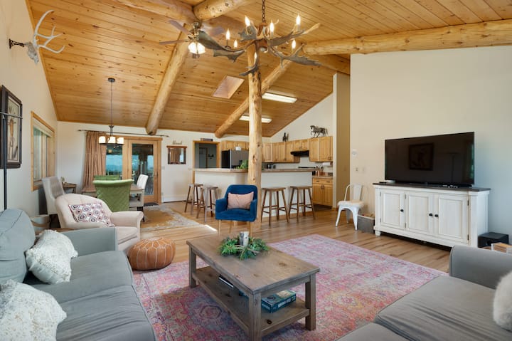Cozy Mountain Cabin Near Bozeman, Family Friendly! - Four Corners, MT