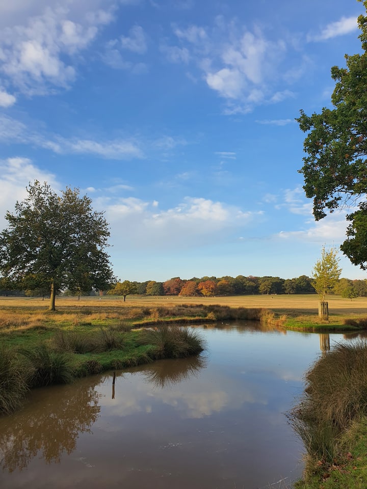 3 Bed House In The Exclusive Coombe Hill Estate - Surbiton