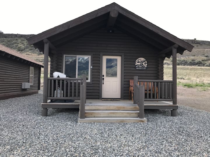Moose Log Cabin Near The Yellowstone River - Emigrant, MT