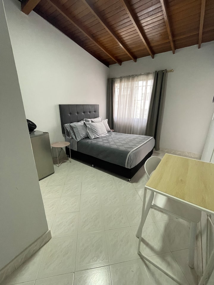 Apartaestudio En Hotel Florida Inn - Laureles - Medellin, Antioquia, Colombia