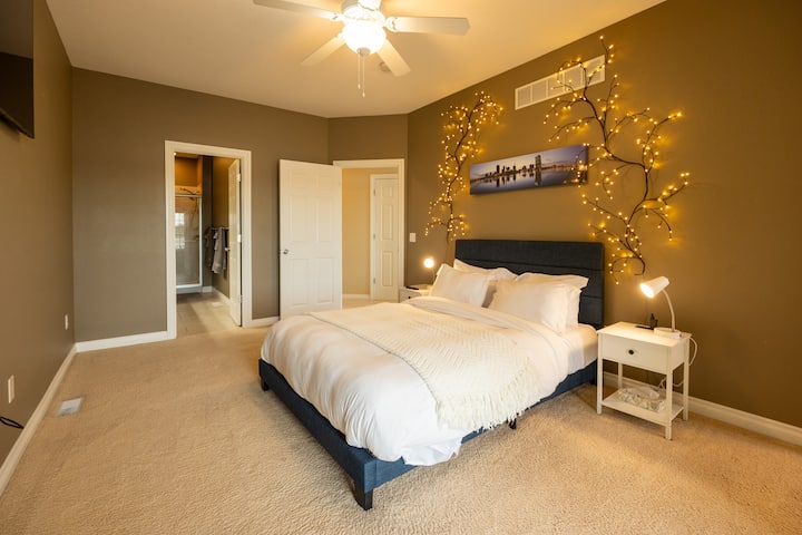 Riverfront Townhome W/ Panoramic Deck Views - Toledo, OH