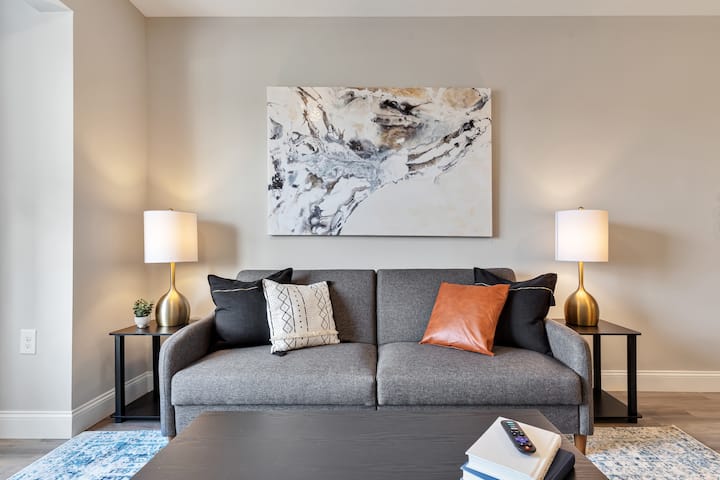 Art Of Newark | Trains To Nyc | Free P'kg | Pets - Newark, NJ