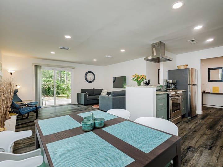 Palm View ~ Newly Renovated Quiet Home Close To Uf - Lake Alice, FL