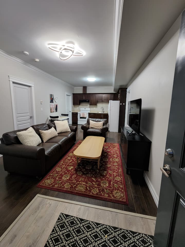 Adorable Two Bedroom Suite Free With Parking - New Westminster