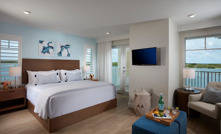 King Premier Waterfront Suite - Jupiter, FL