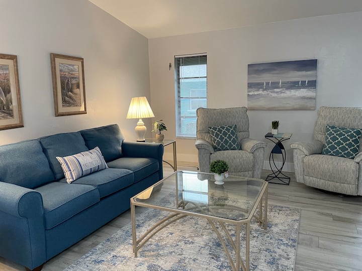 “High Life Haven” Great Family Waterfront Home. - Cape Coral, FL