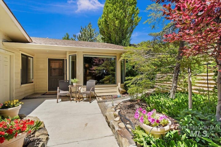 Quiet 3 Bed 2 Bath Home Close To Everything! - Boise, ID