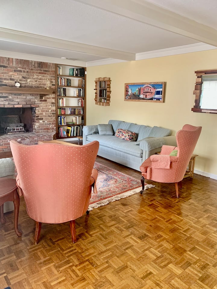 Welcoming And Roomy 4 Bed 2.5 Bath Near Germantown - 제르맨타운