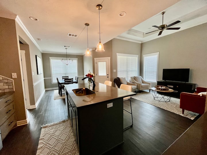 Spacious 4 Br Home, 4.7 Miles From Kyle Field! - Bryan, TX