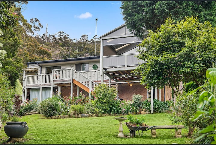 Walk To Town - Tawny House, Bowral - Southern Highlands