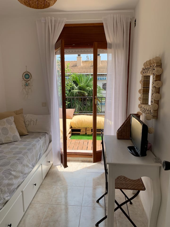 Casa De Playa, Con Piscina Y Jardín Con Barbacoa - Roda de Bará