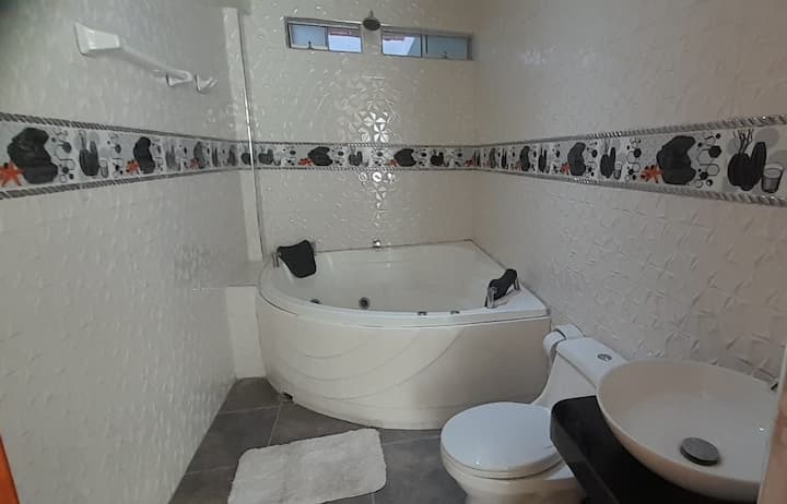 Hermoso Apartamento Con Jacuzzi Todo Amoblado - Chiclayo