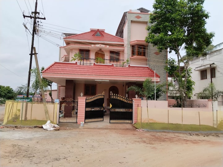 Cheerful 5- Bedroom Villa In Thudiyalur - 코임바토르