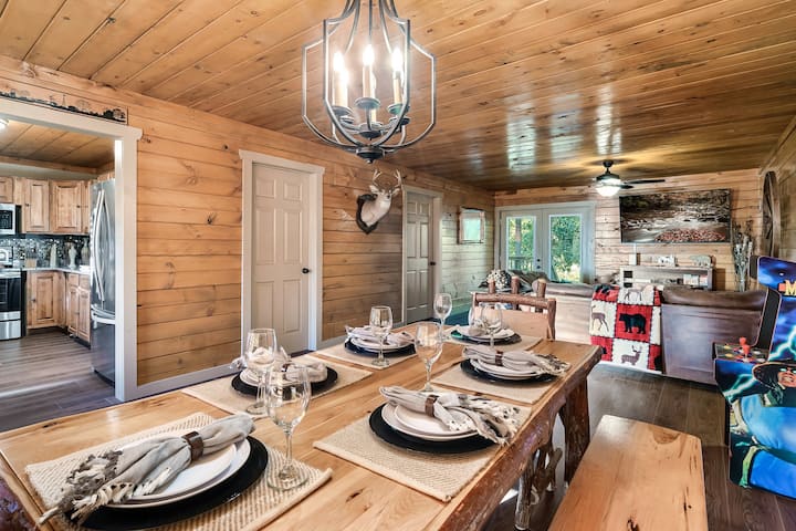 Pet Friendly/hot Tub/prime Location/3bd/smoky Mtns - Pigeon Forge, TN