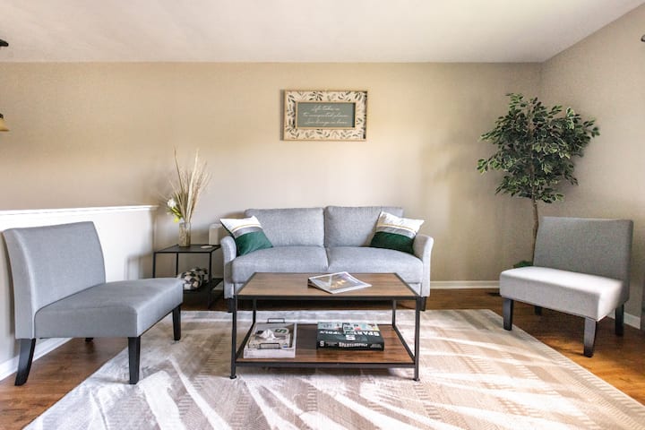 The Spartan Spot Next To Msu! (5bd/2ba) - East Lansing