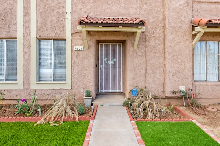 Beautiful Townhome With 2 Master Bedrooms - Phoenix