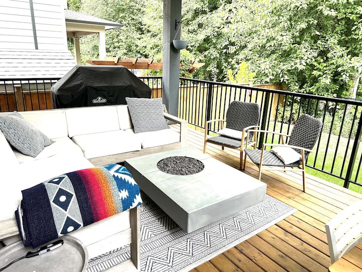 4 Bedroom Family Home With  Sauna, Gym And Offices - Squamish