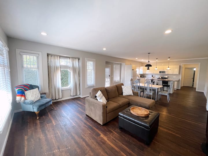 Bright 2bd Close To Mission & State, Pets Okay - Santa Barbara, CA