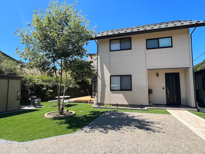 [Bbq可]hoco河口湖 大きな庭付き一棟貸し別荘　駅から徒歩 9分、観光地中心の好立地 - Lake Kawaguchi