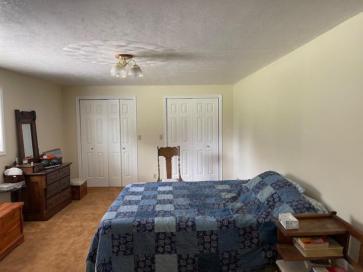 Private Master Bedroom In Beautiful Location - Pocatello, ID