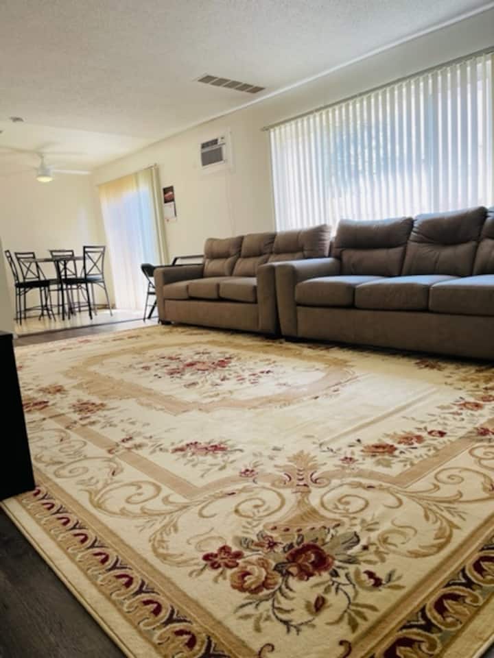 Lovely 2-bdrm Furnished Townhome With Parking - Riverside, CA