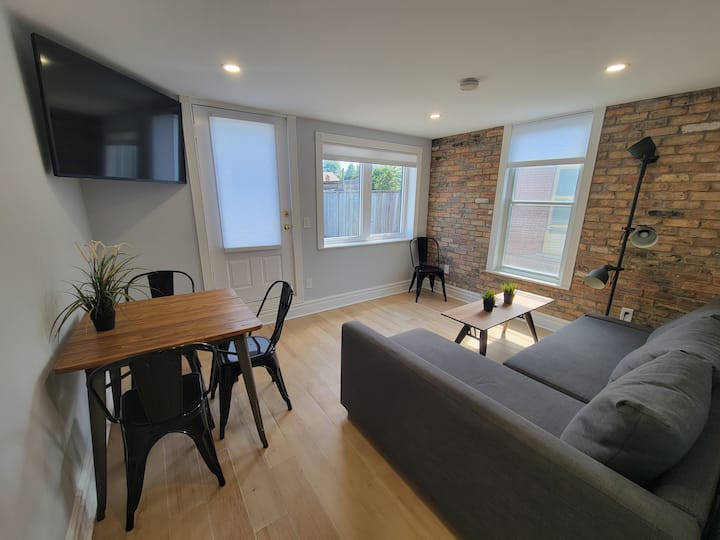 Large Bright By Subway 1bdr+deck+laundry+prkng - Toronto
