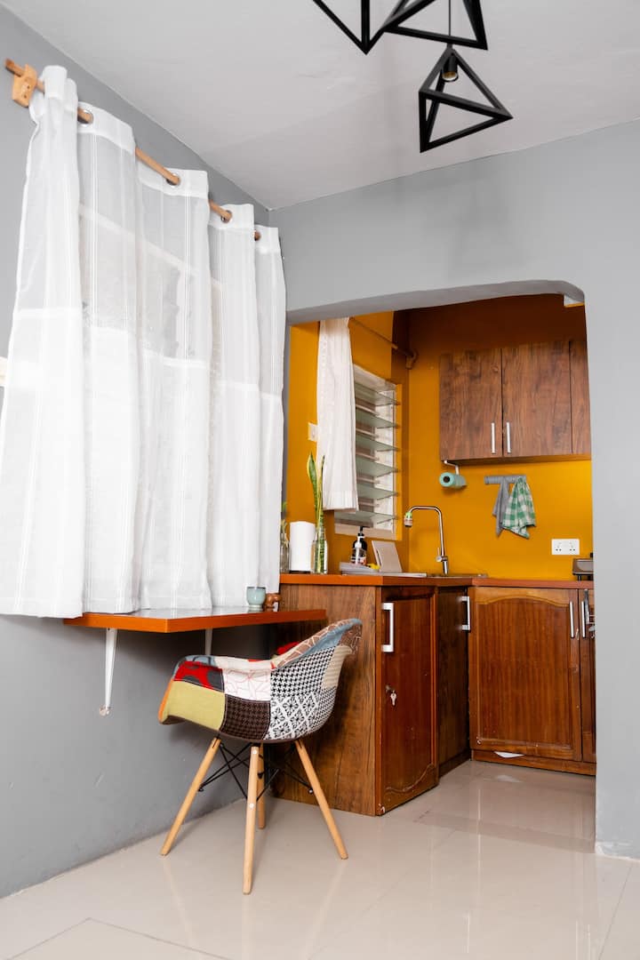 Quaint, Colourful Private 1-bed - Ghana