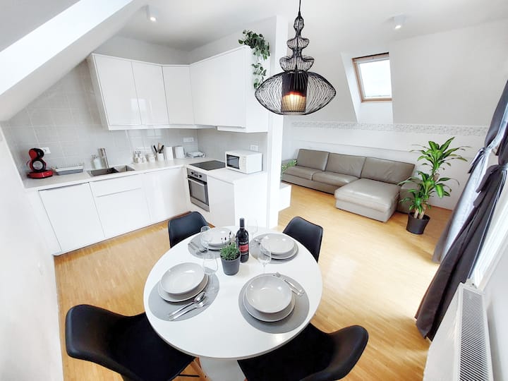 Centrally Located, With Castle View And 2 Parkings - Bled