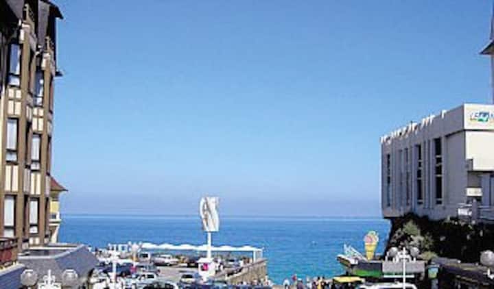 Studio Vue Plongeante Sur La Mer Et La Plage - ibis Granville Port De Plaisance