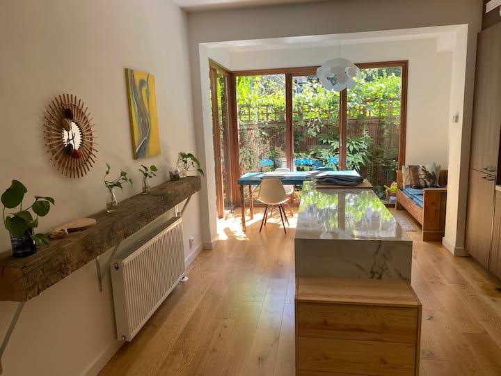 Beautiful Apartment With Patio On Canal - Amsterdam