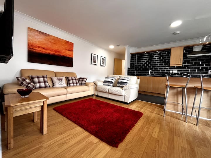 Modern 3-bed Flat, Easy Access To The City Centre - Glasgow
