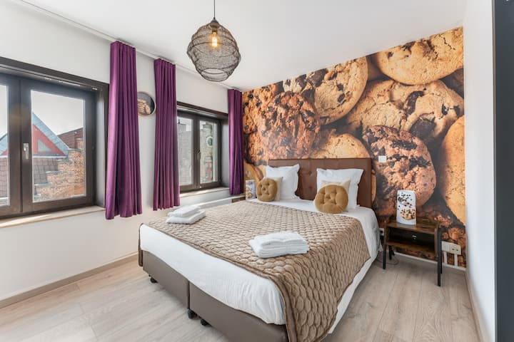 Chocolate Chip Cookie Room By Your Grandma! - Bruges