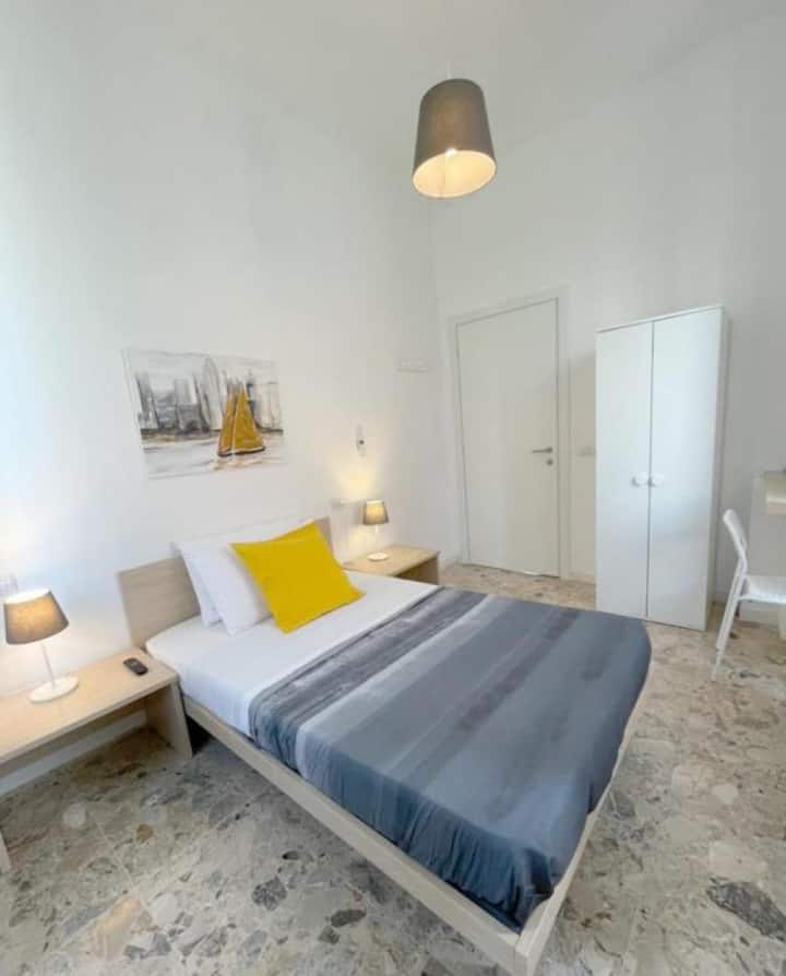 Camera Singola Con Bagno In Comune - Ciampino