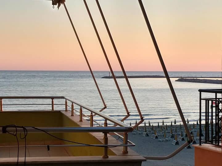 Sunset Apartment (Only 10 Meters From The Beach) - Albania