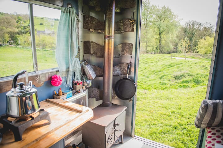 Cosy Circus Wagon Parked In  A Private Wild Haven. - Saint Dogmaels