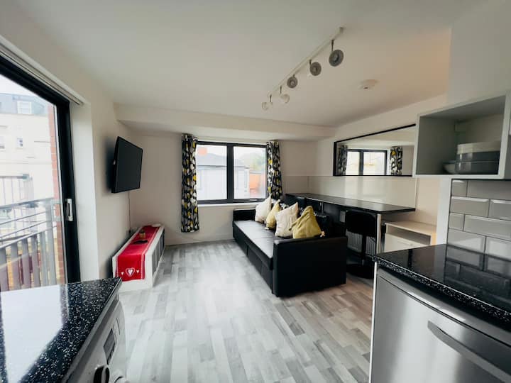 Lovely 2 Bedroom Flat With Free Parking - Nottingham