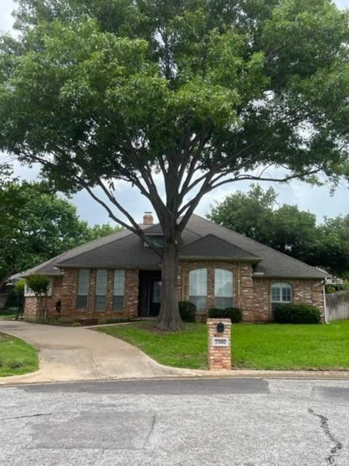 4b/3ba Beautiful Arlington House - Arlington, TX
