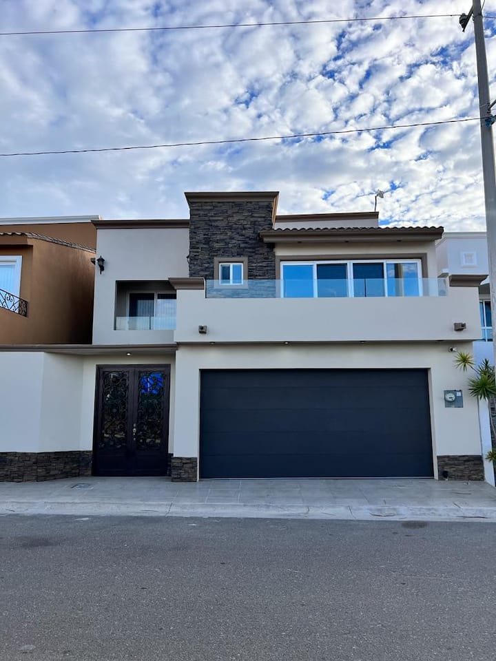 Agradable Casa Amplia Con Vista Al Mar Y Casa Club - Rosarito