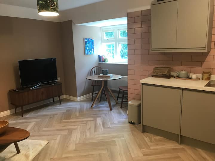 Lovely 1 Bedroom Flat In Winchester With Parking - 햄프셔