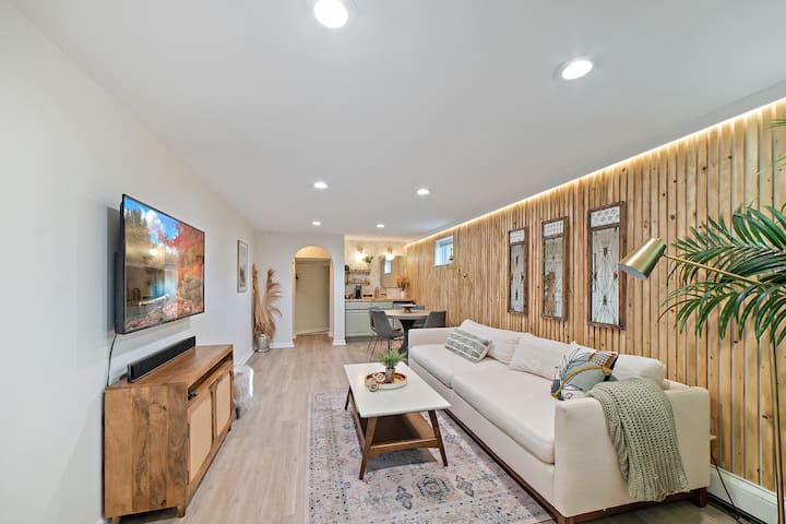 Hopkins Hidden Gem - Cozy Suite - Minnetonka, MN