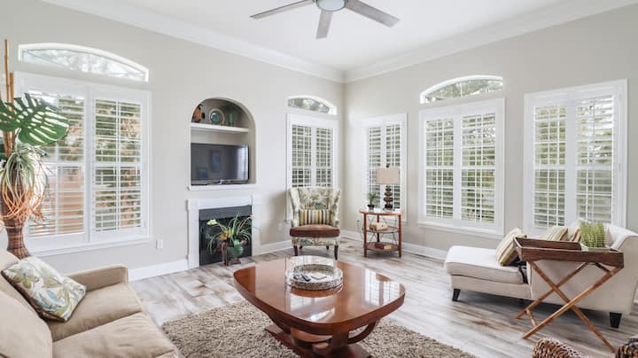 Modern Upstairs Three Bedroom Condo! - Gulfport, MS