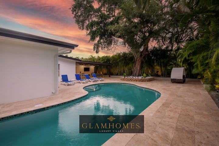 Glam Fun Villa: Xbox, Pool, Fire Pit & Game Room - Aventura, FL