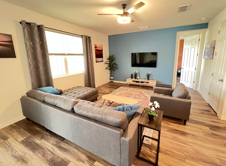 Water View 4-bedroom Home With Patio - Lakewood Ranch, FL