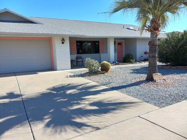 Spotless Comfort. King Bed+ (Sleeps 6). Lanai. - Sun City West, AZ