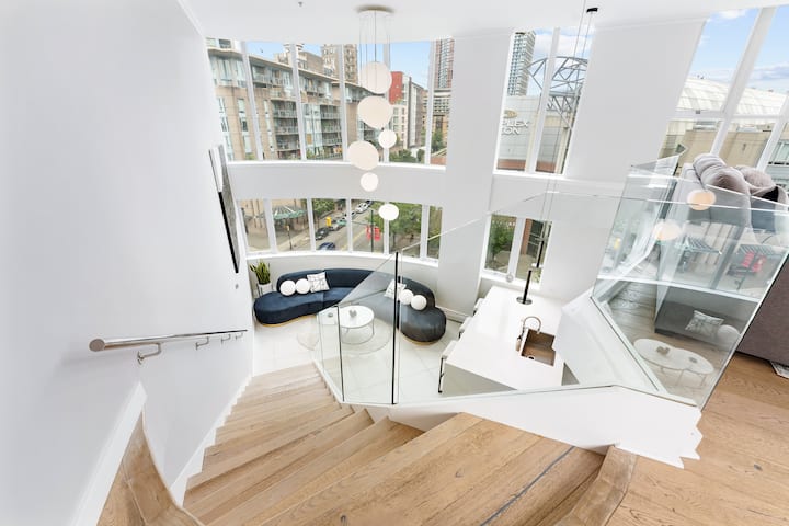 The Vancouver Penthouse, 2-level, Patios, Hot Tub - Vancouver