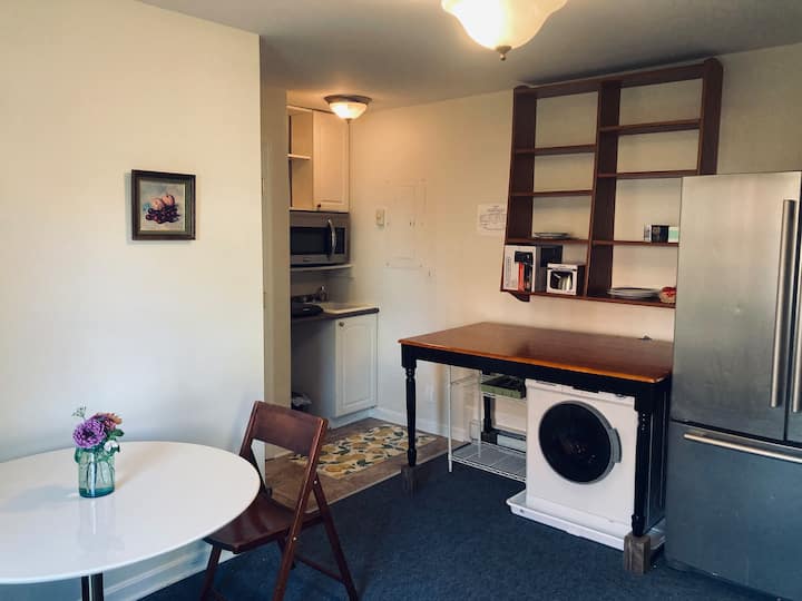 Comfortable 1 Bedroom Guesthouse With Office - Arlington, VA