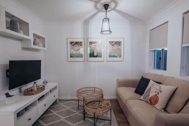 'Cottage On Coonewarra' In Quinns Rocks. - Perth