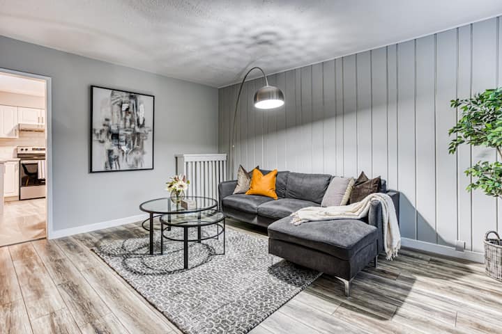 1bed 2stops To Dt, Mins Walk To Station, Parking-c - Vancouver