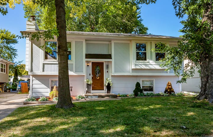Cozy 4br Home - Close To Downtown! - Carlisle, IA